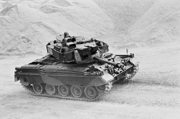 Let Kampvogns-eskadron / Bornholms Værn kører igen! - Det danske ...